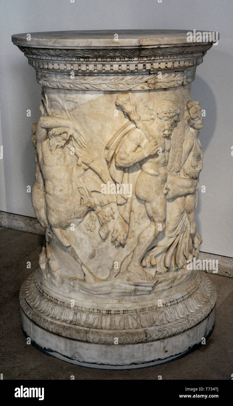 Pietra altare dedicato a Bacco. Rilievi raffiguranti Bacco con Hercules ...