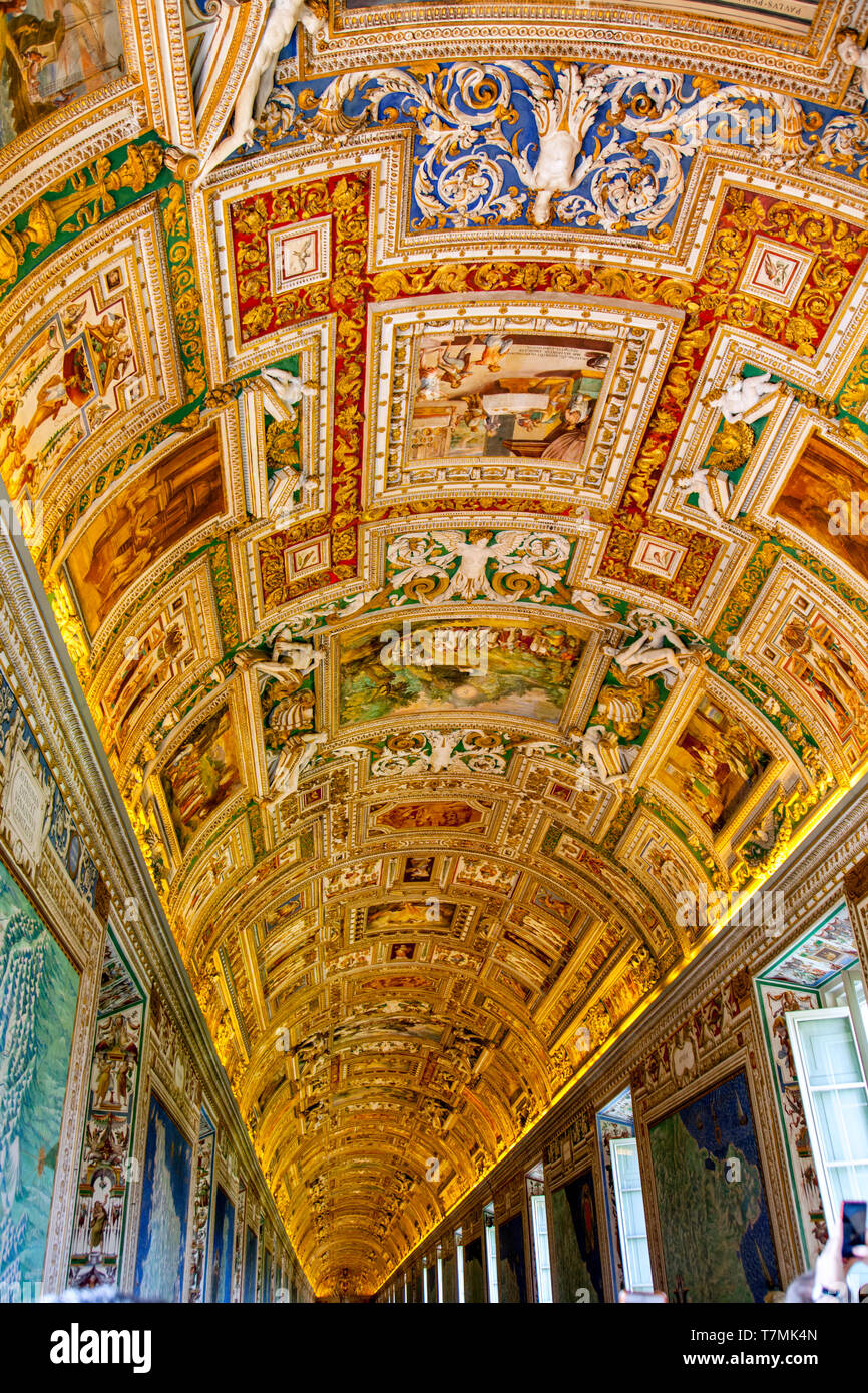Corridoio ornato a vaticano immagini e fotografie stock ad alta ...