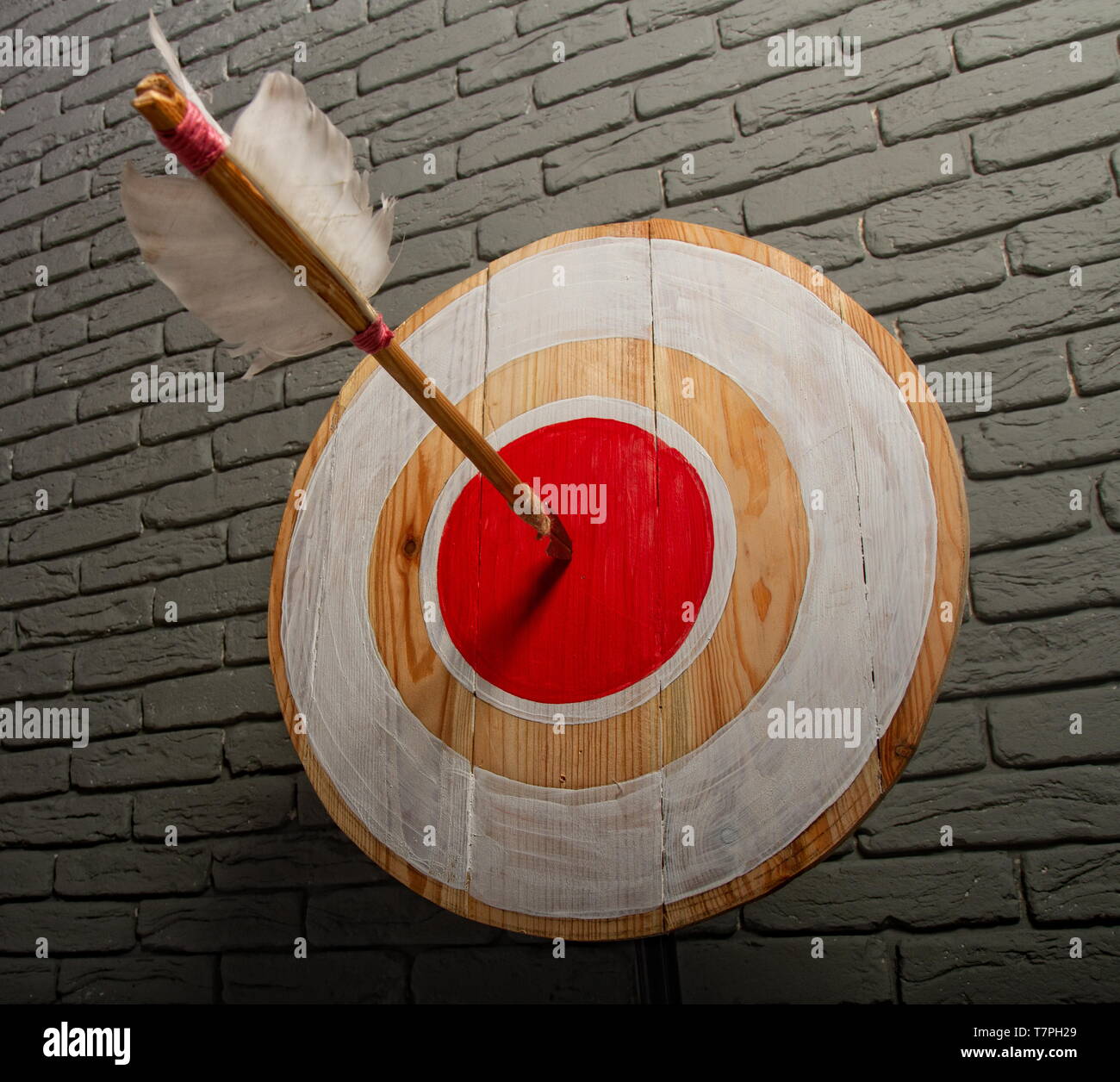 Target arrow immagini e fotografie stock ad alta risoluzione - Alamy