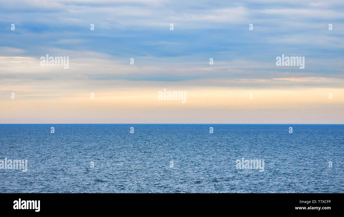 Mare infinito immagini e fotografie stock ad alta risoluzione - Alamy