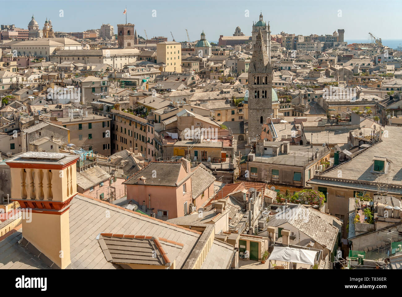 Genoa genova skyline immagini e fotografie stock ad alta risoluzione ...