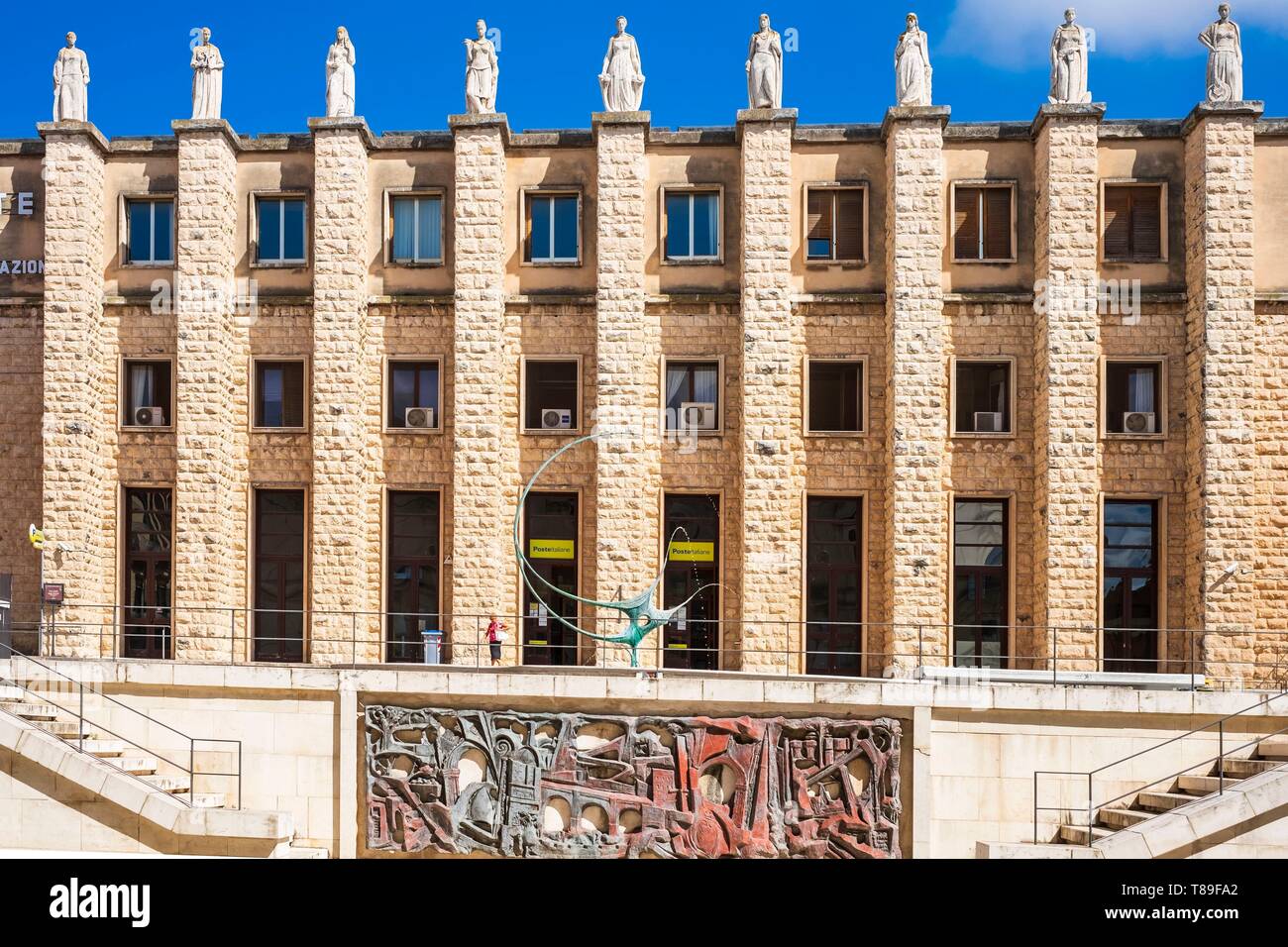 Edificio fascista italia immagini e fotografie stock ad alta ...