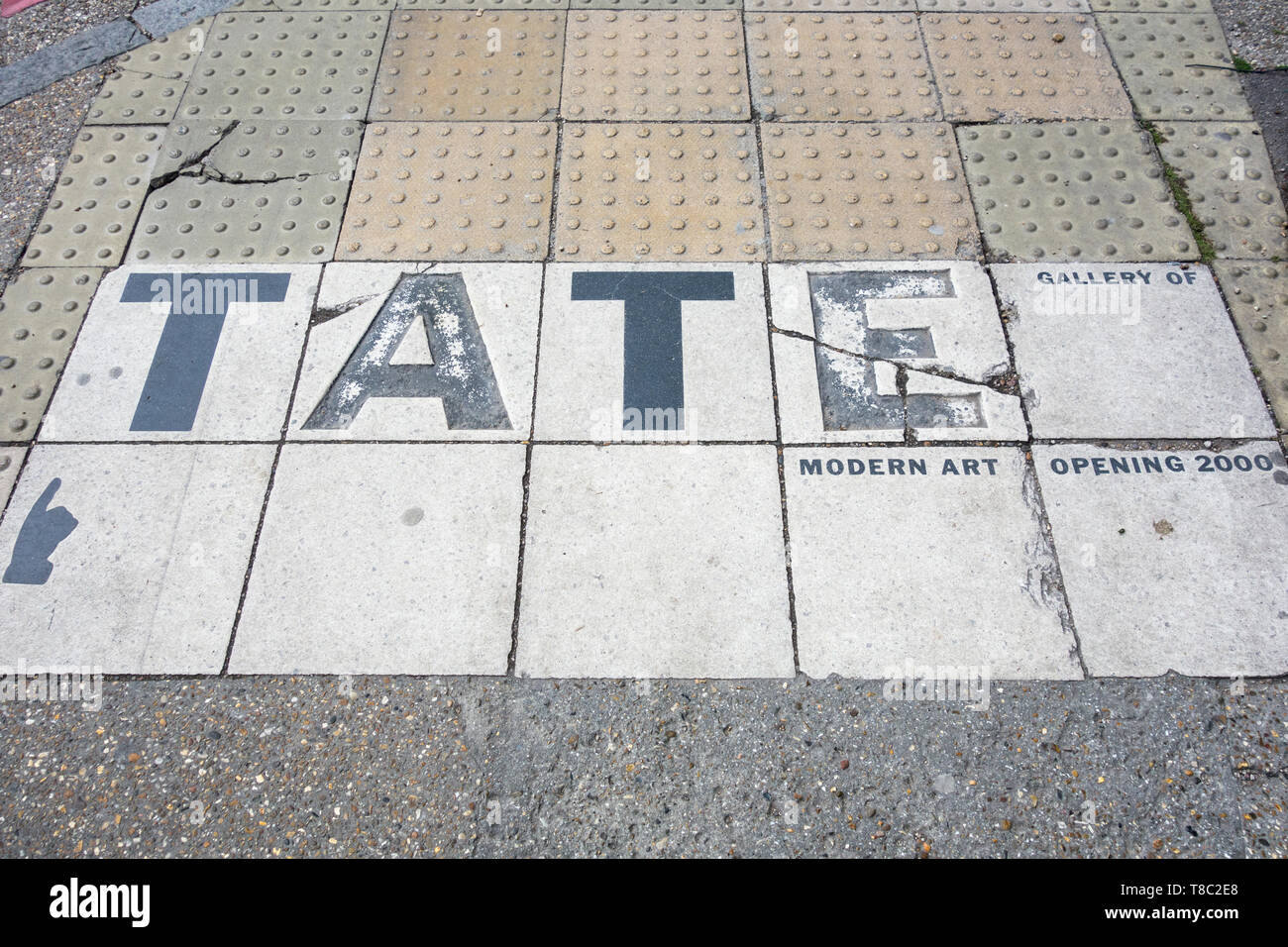 Pietre per pavimentazione wayfinding pubblicità e apertura della Tate ...