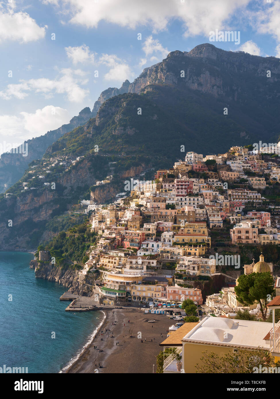 Spiaggia colorata positano costiera amalfitana immagini e fotografie stock ad alta risoluzione ...