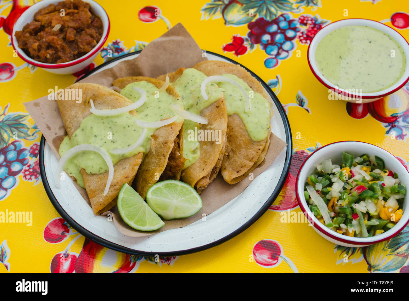 Tacos de canasta immagini e fotografie stock ad alta risoluzione - Alamy