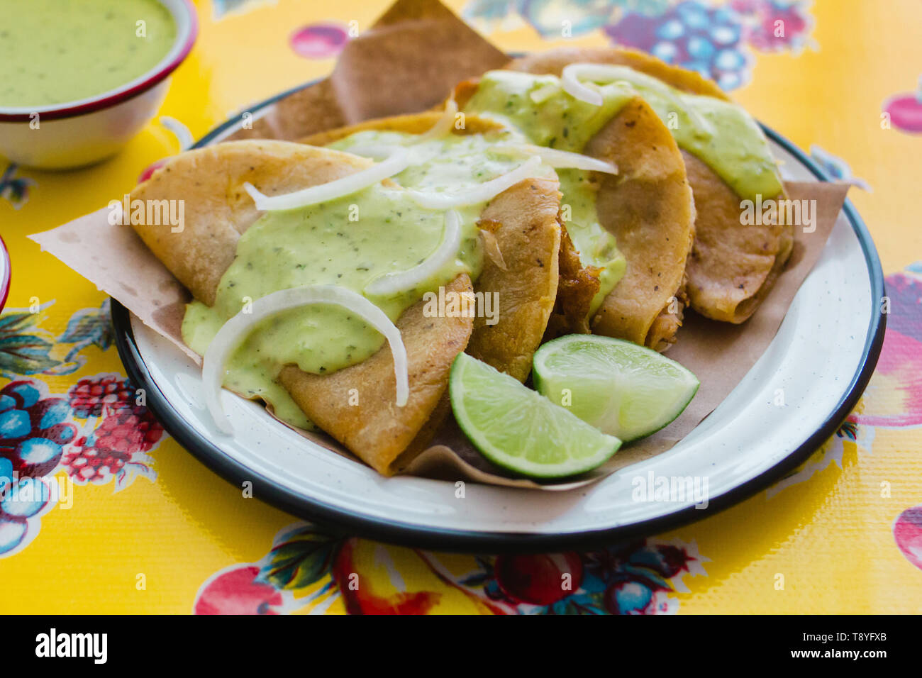 Tacos de canasta immagini e fotografie stock ad alta risoluzione - Alamy