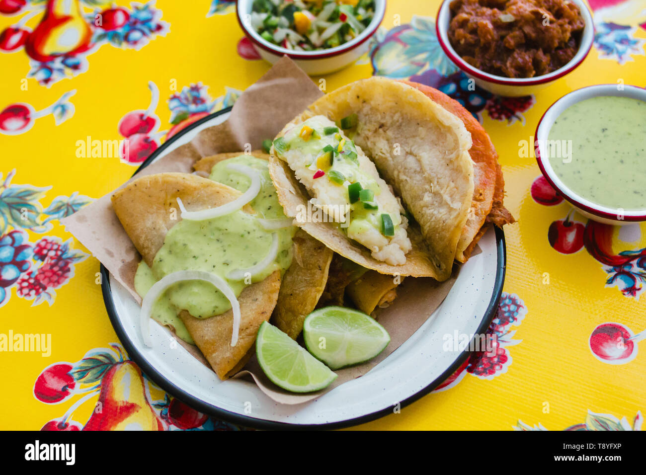 Tacos de canasta immagini e fotografie stock ad alta risoluzione - Alamy