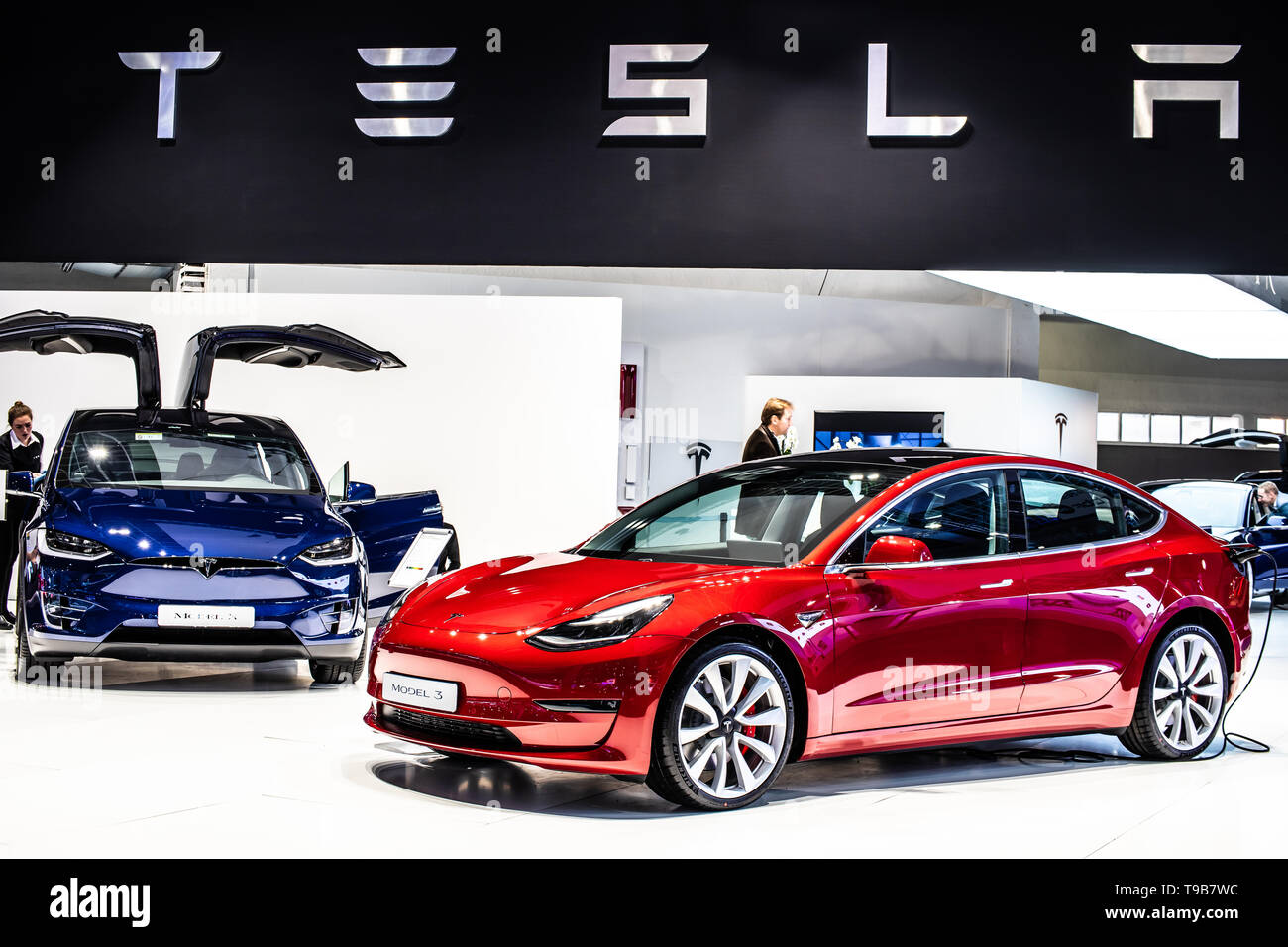 Modello tesla blu 3 immagini e fotografie stock ad alta risoluzione - Alamy