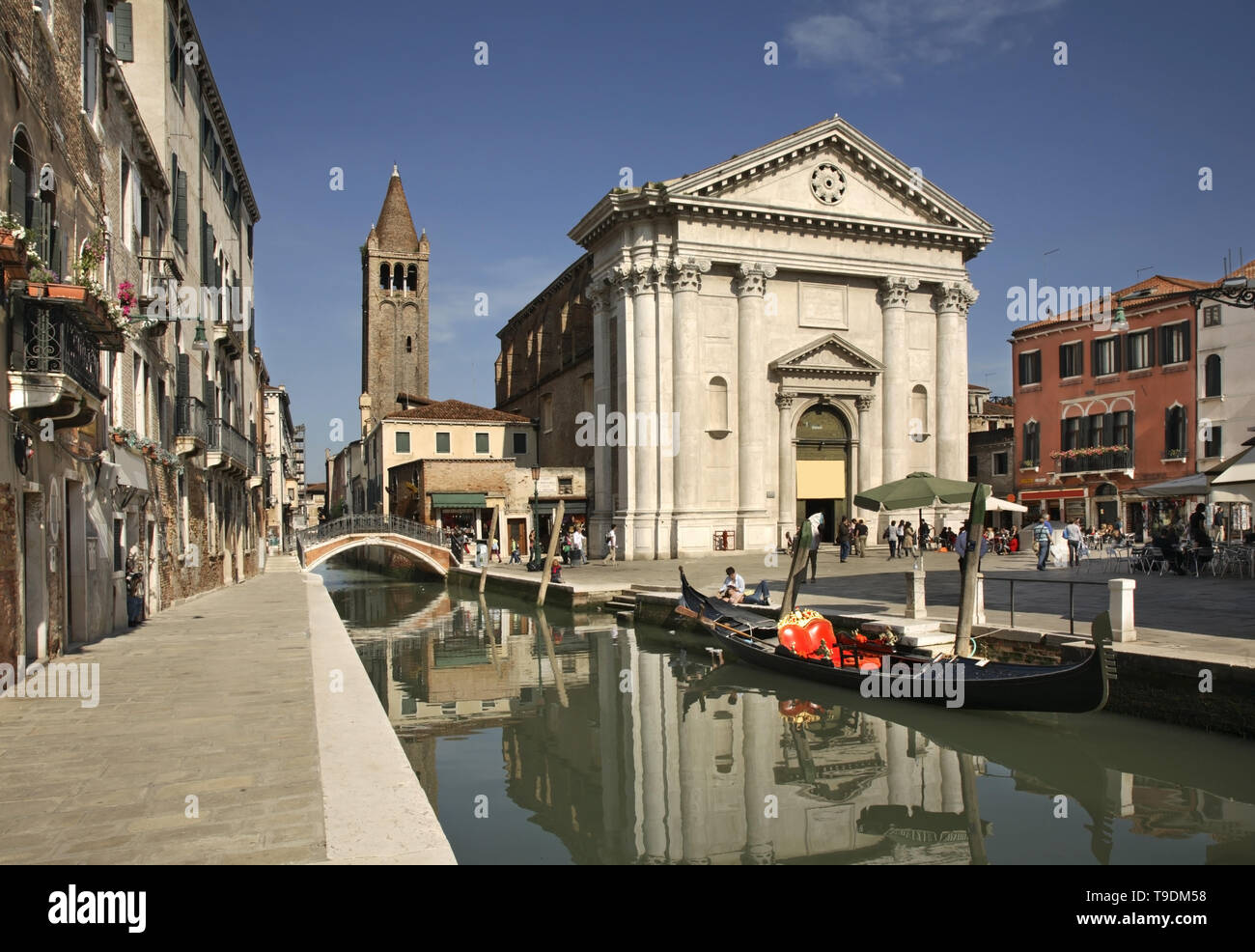 Torre della chiesa di san barnaba immagini e fotografie stock ad alta ...
