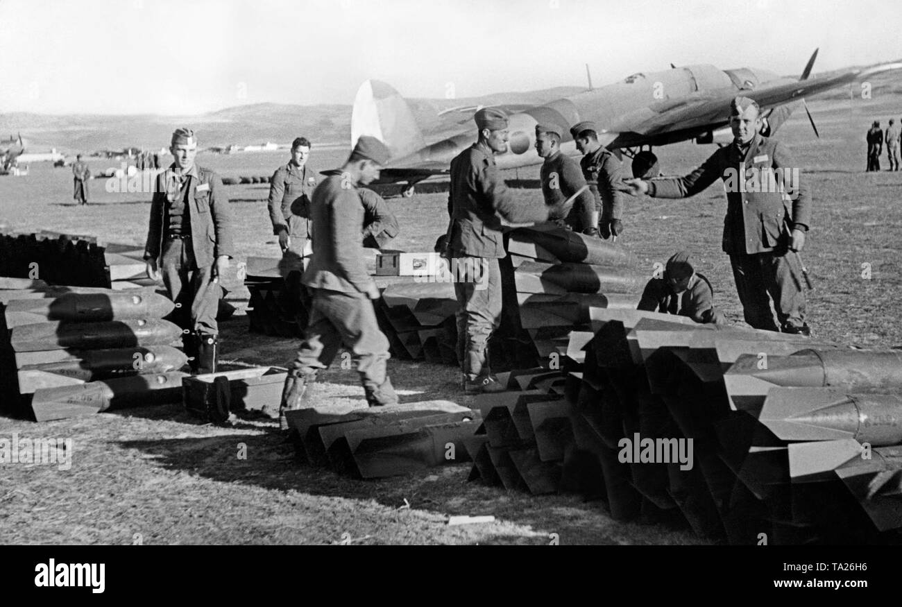 Soldati che si preparano alla fuga immagini e fotografie stock ad alta ...