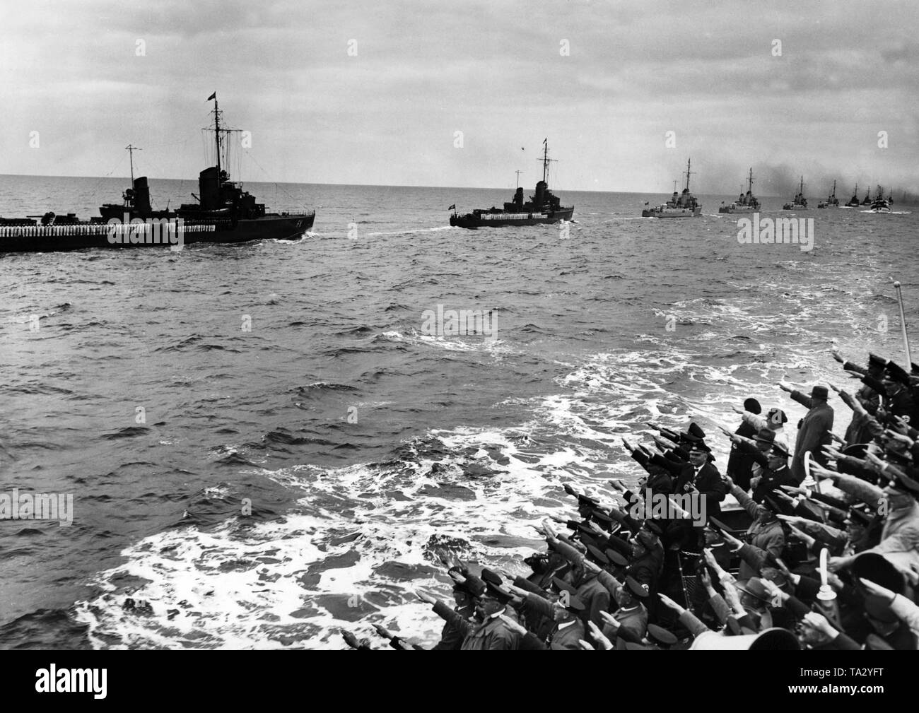 Flotta hitler saluto parata immagini e fotografie stock ad alta ...