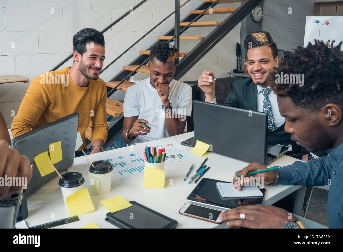 Uomo al computer stilizzato immagini e fotografie stock ad alta ...