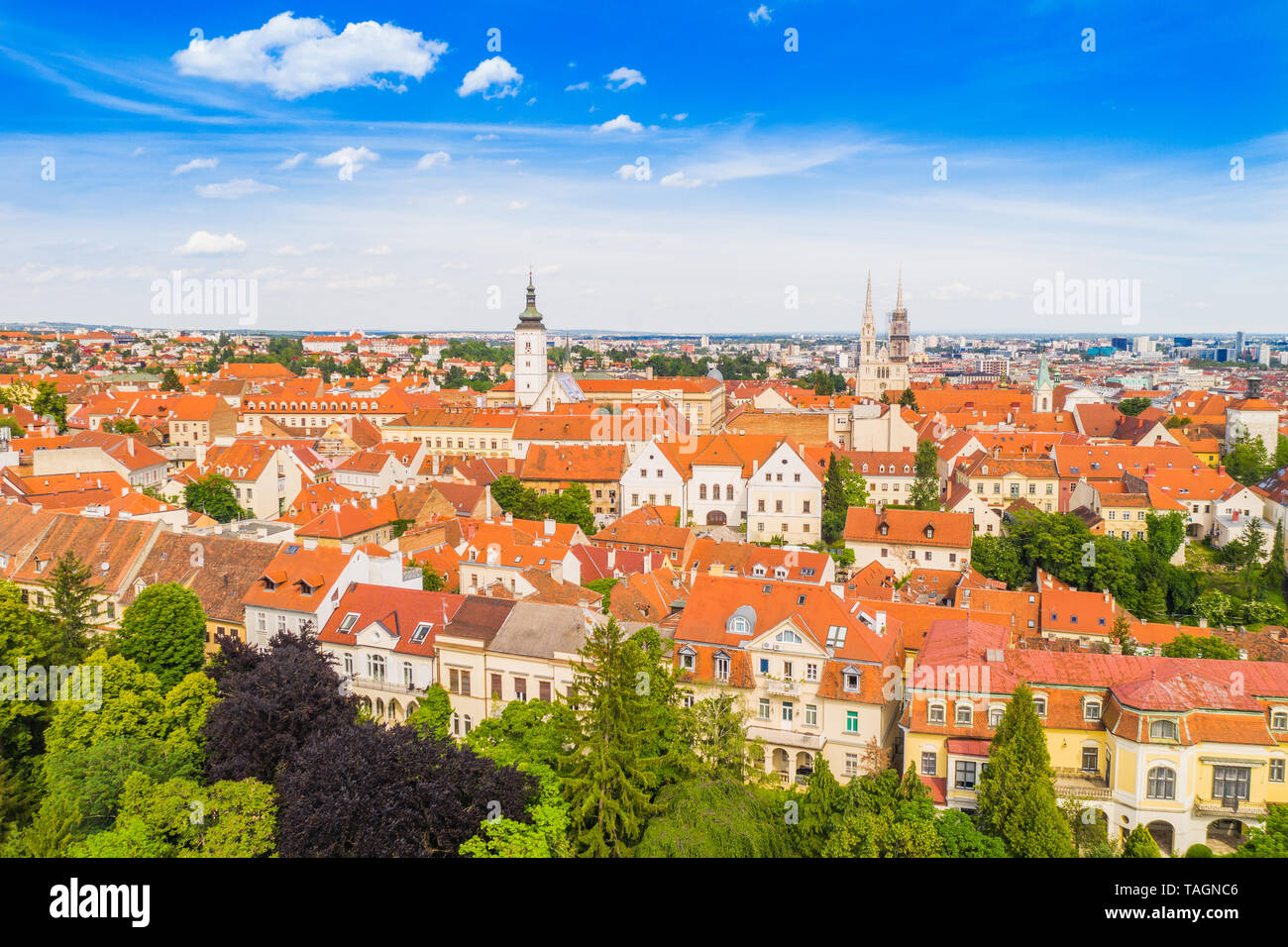 Tetto Rosso Della Torre Immagini e Fotos Stock - Alamy