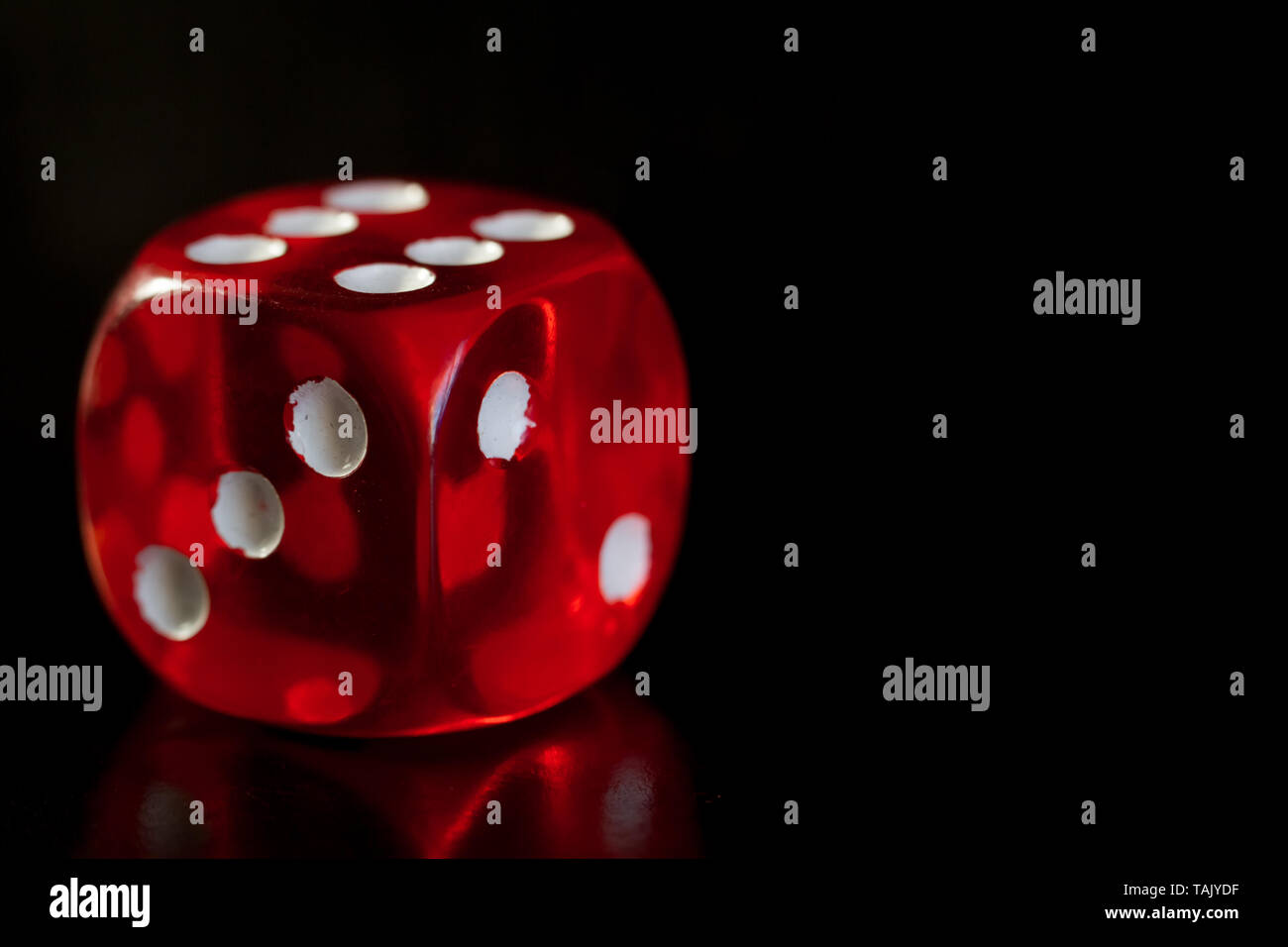 Dadi Su Sfondo Nero Immagini e Fotos Stock - Alamy