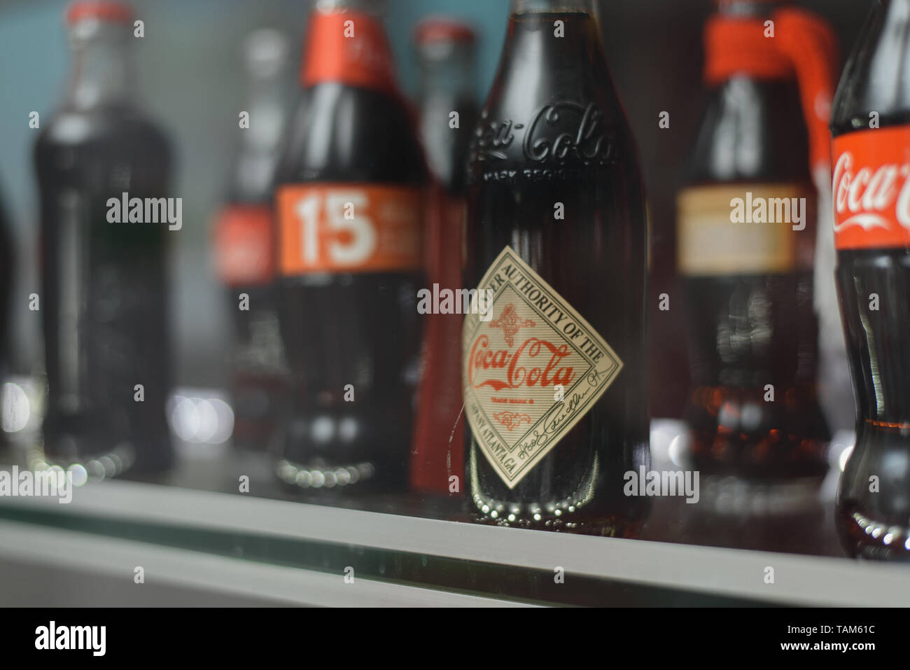 Bottiglia di vetro di coca cola immagini e fotografie stock ad alta ...