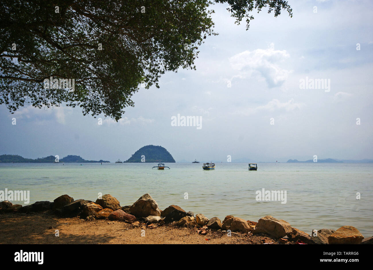 Spiaggia di pasir putih immagini e fotografie stock ad alta risoluzione ...