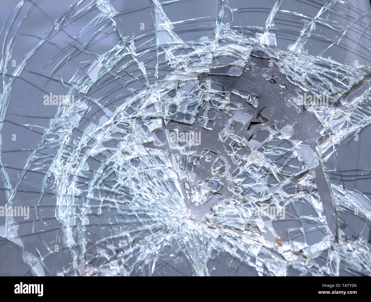 Parabrezza rotto dell'auto immagini e fotografie stock ad alta ...
