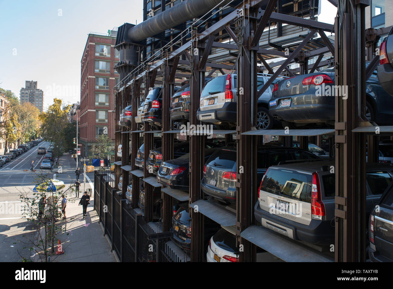 Multi level parking lot immagini e fotografie stock ad alta risoluzione ...