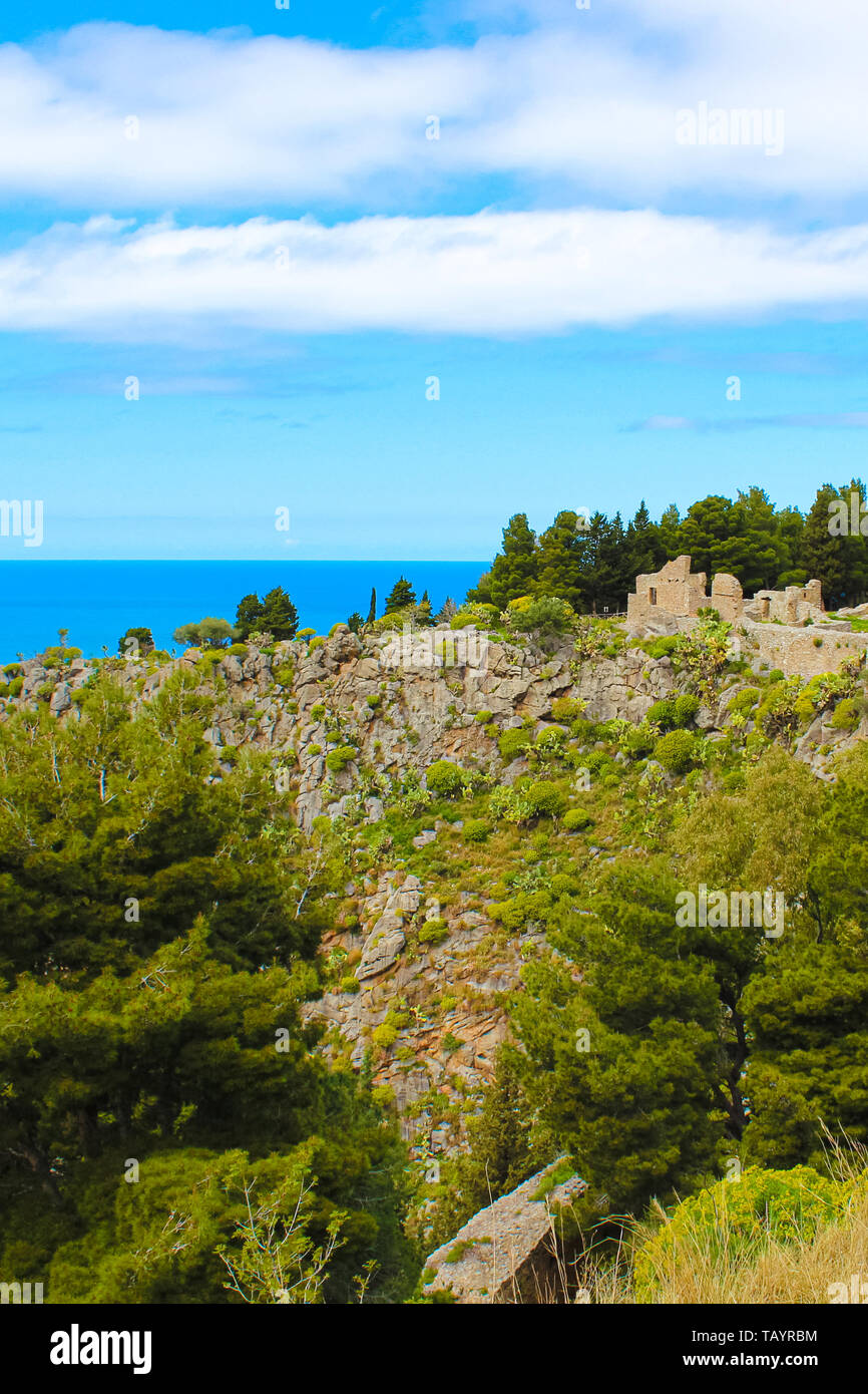 Castello di cefalu immagini e fotografie stock ad alta risoluzione - Alamy