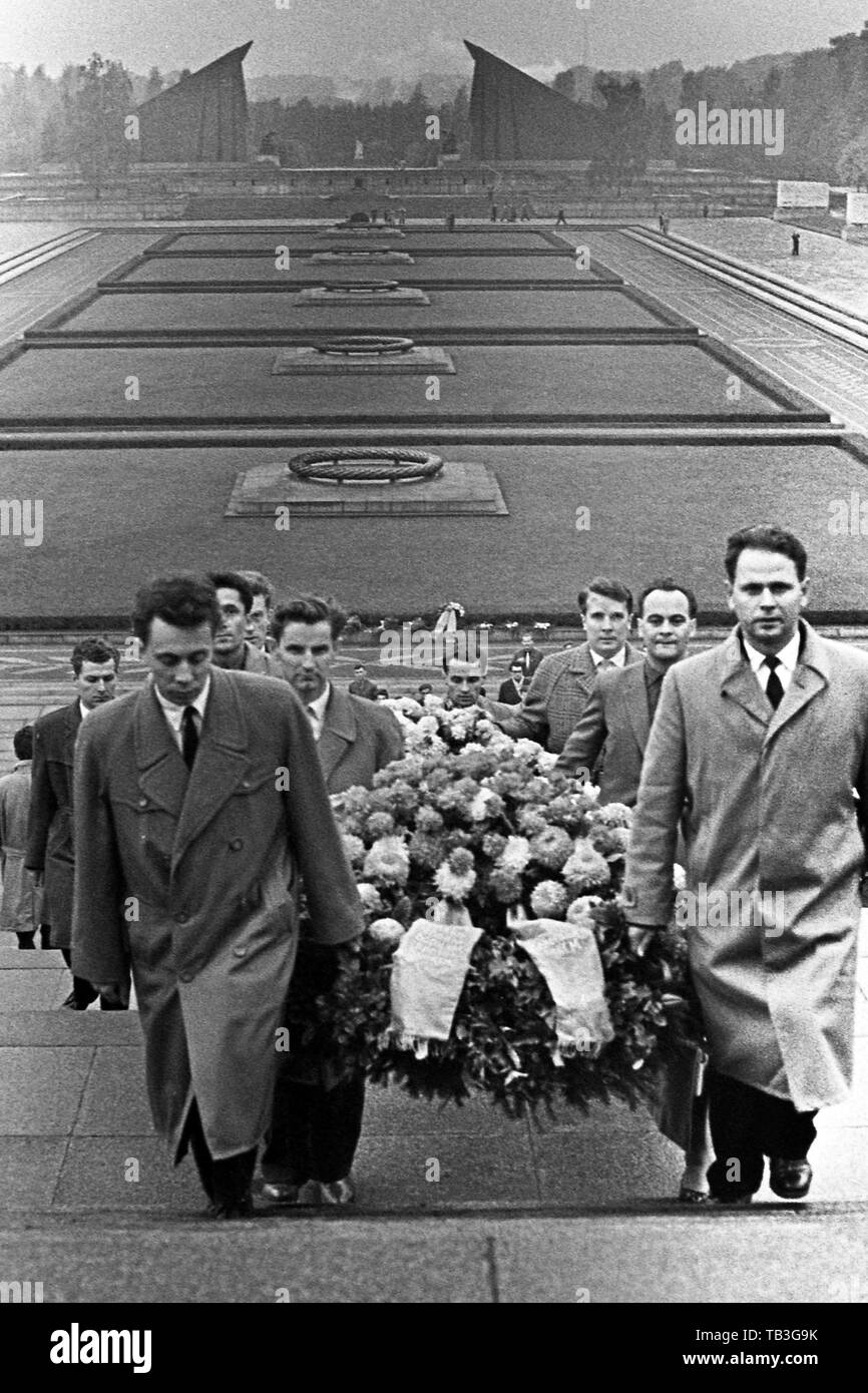 Bandiera nera di liberazione Foto e Immagini Stock in Bianco e Nero - Alamy