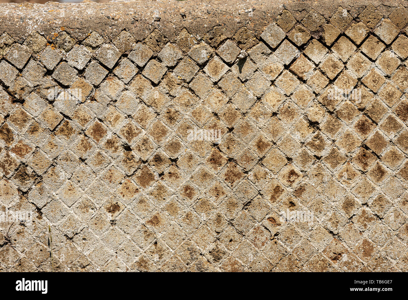 Dettaglio di un antico romano un muro di mattoni in Ostia Antica ...