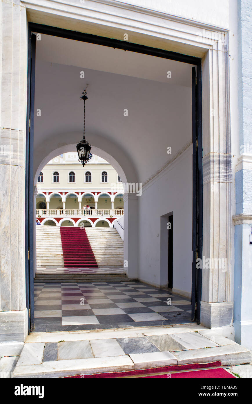 I cristiani ortodossi chiesa della Vergine Maria a Tinos Island, Grecia ...