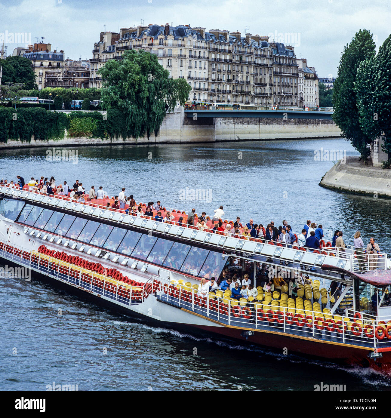 Bateaux mouches sightseeing fiumi senna crociere barche immagini e ...