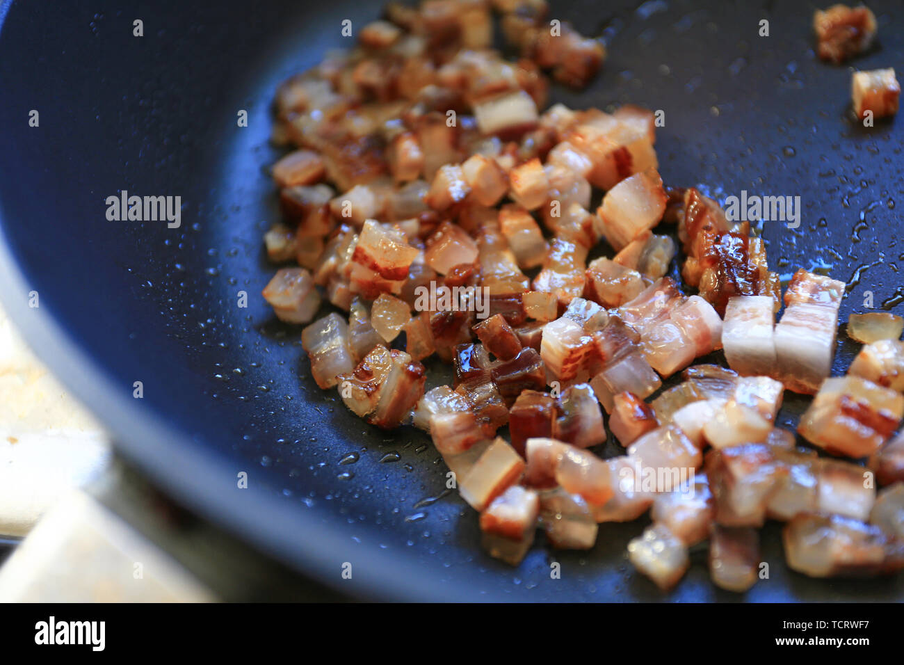 Mescolare la pancetta fritta immagini e fotografie stock ad alta ...