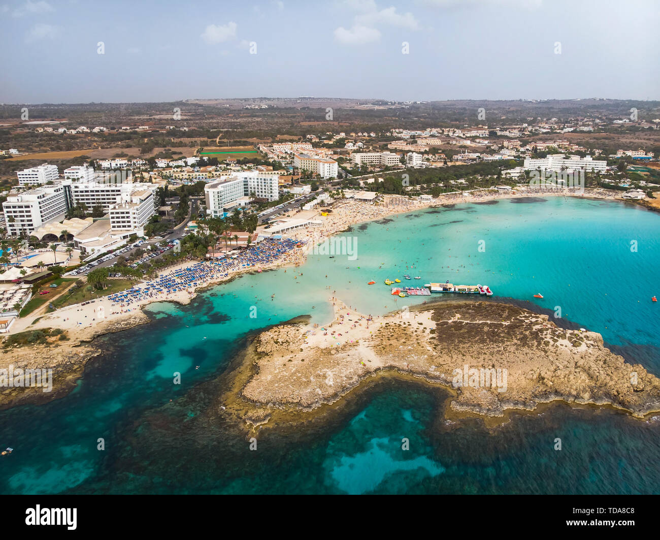 Cipro splendida costa e mare mediterraneo di colore turchese. Case ...
