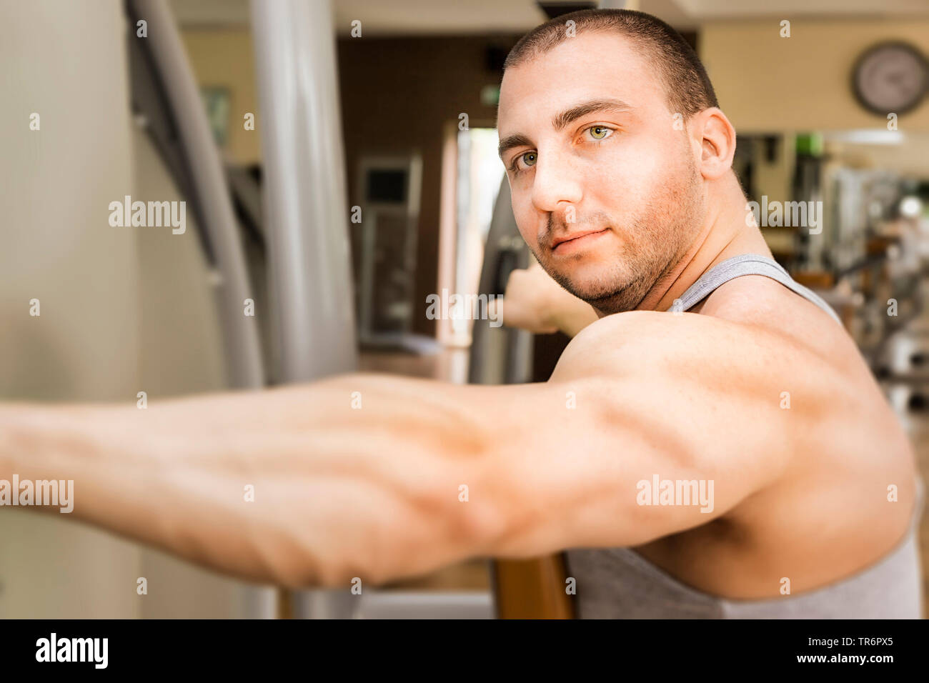 Ragazzi in palestra immagini e fotografie stock ad alta risoluzione - Alamy