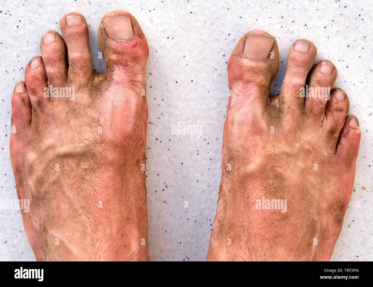 Piedi maschili immagini e fotografie stock ad alta risoluzione - Alamy