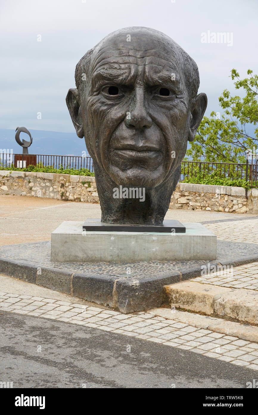 Pablo picasso statua mougins immagini e fotografie stock ad alta risoluzione - Alamy