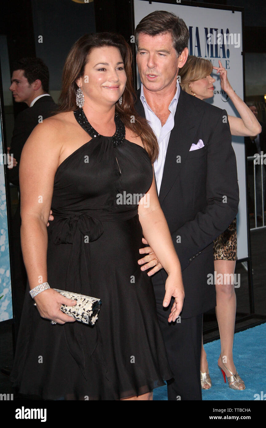 Keely shaye smith and pierce brosnan immagini e fotografie stock ad ...