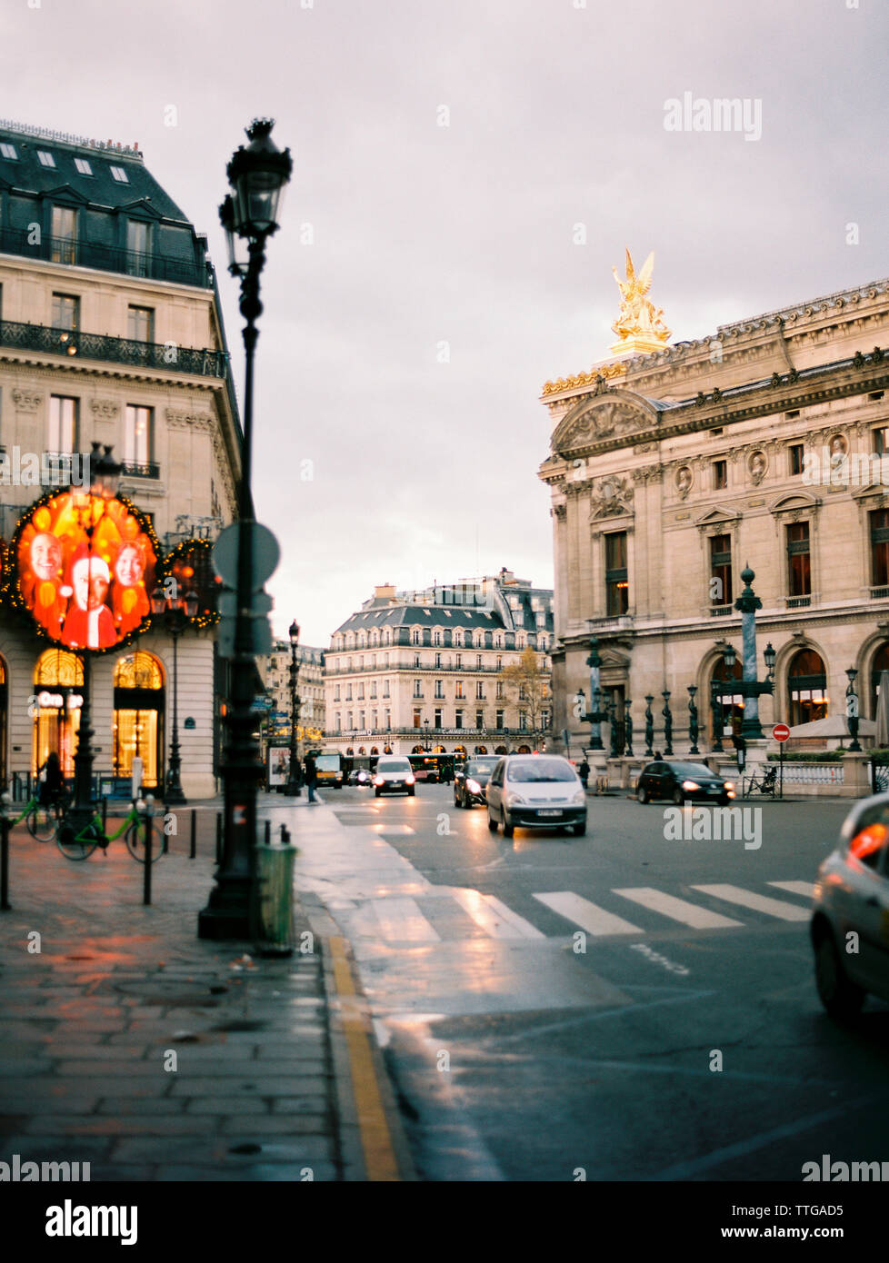 Parigi strade immagini e fotografie stock ad alta risoluzione - Alamy