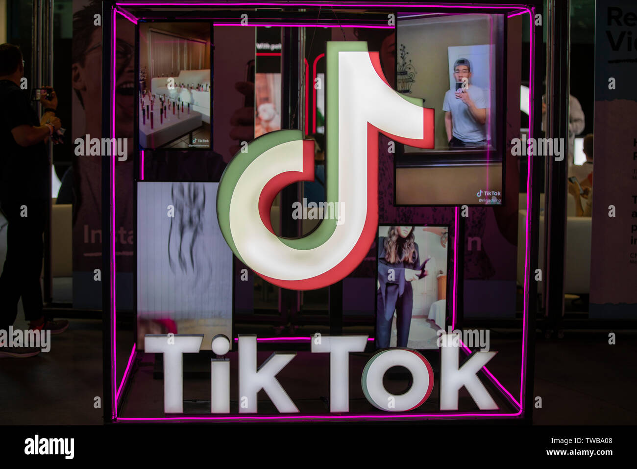 Tik tok immagini e fotografie stock ad alta risoluzione - Alamy