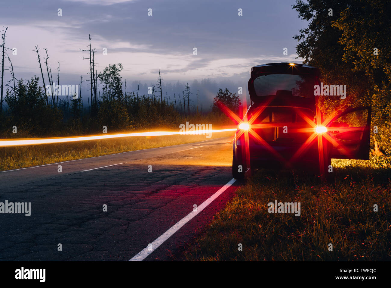 Fari auto immagini e fotografie stock ad alta risoluzione - Alamy