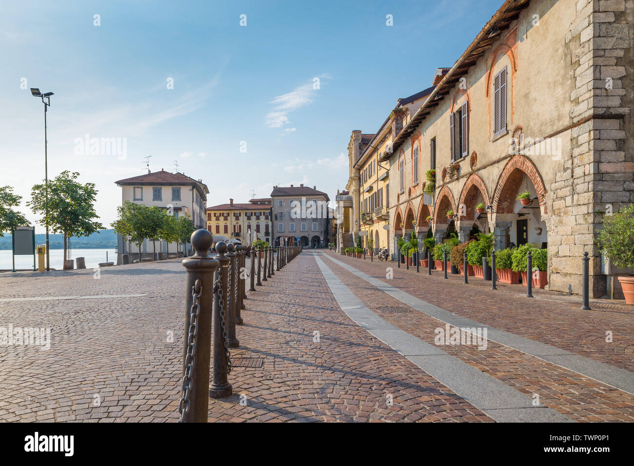 Arona sul lago maggiore immagini e fotografie stock ad alta risoluzione ...