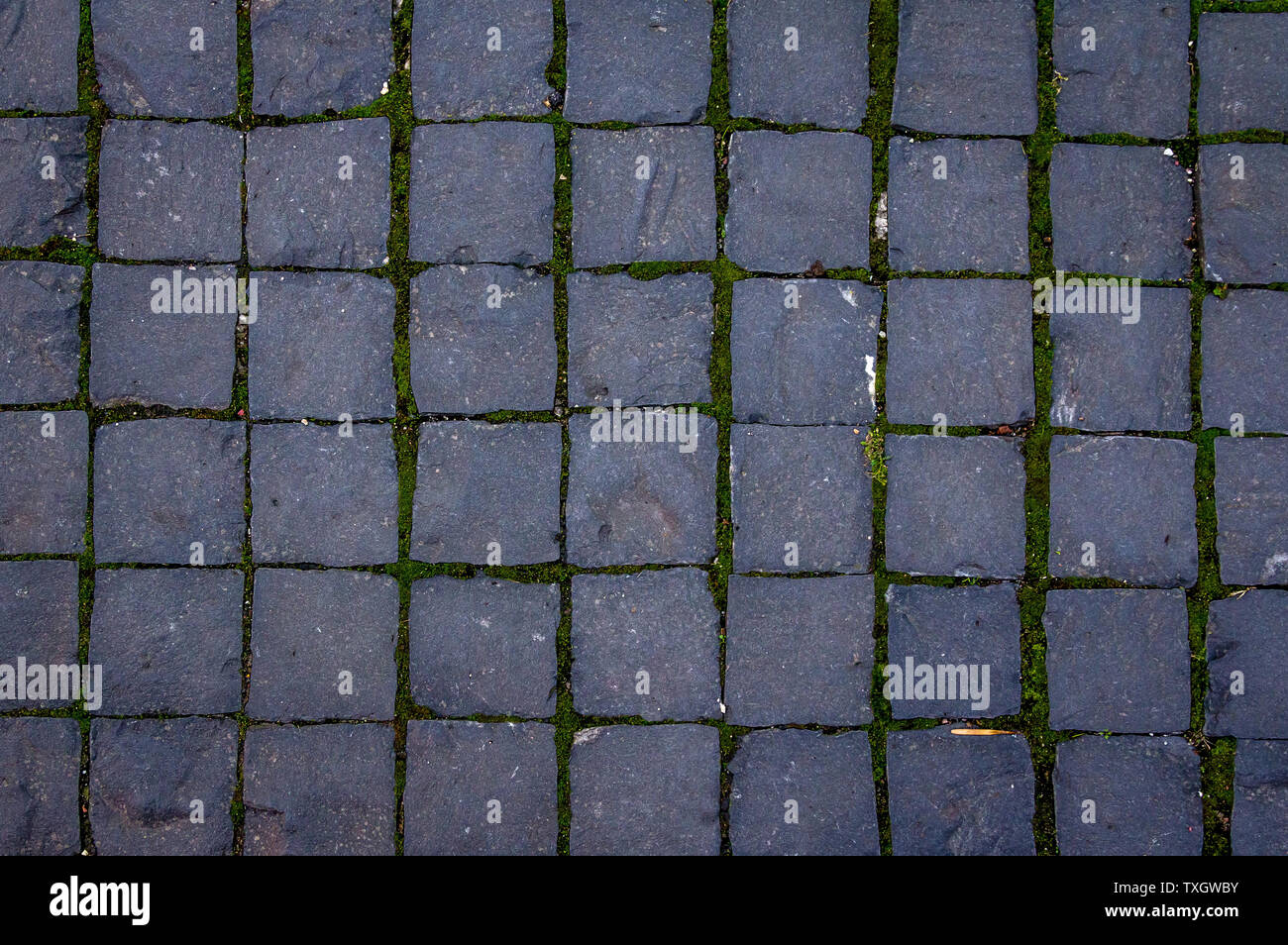 Vecchia piastrella in ciottoli di texture nella città vecchia. Città ...