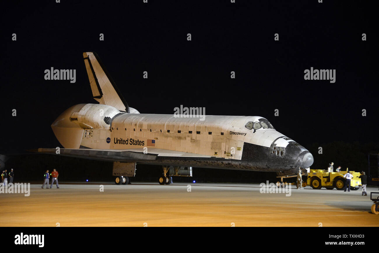 Con le modifiche completate, NASA space shuttle 'scoperta' rotola fuori ...