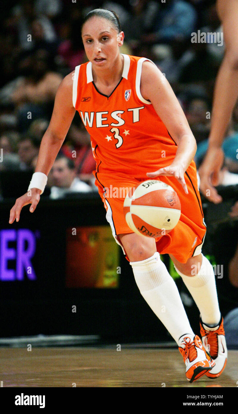 Wnba diana taurasi immagini e fotografie stock ad alta risoluzione - Alamy