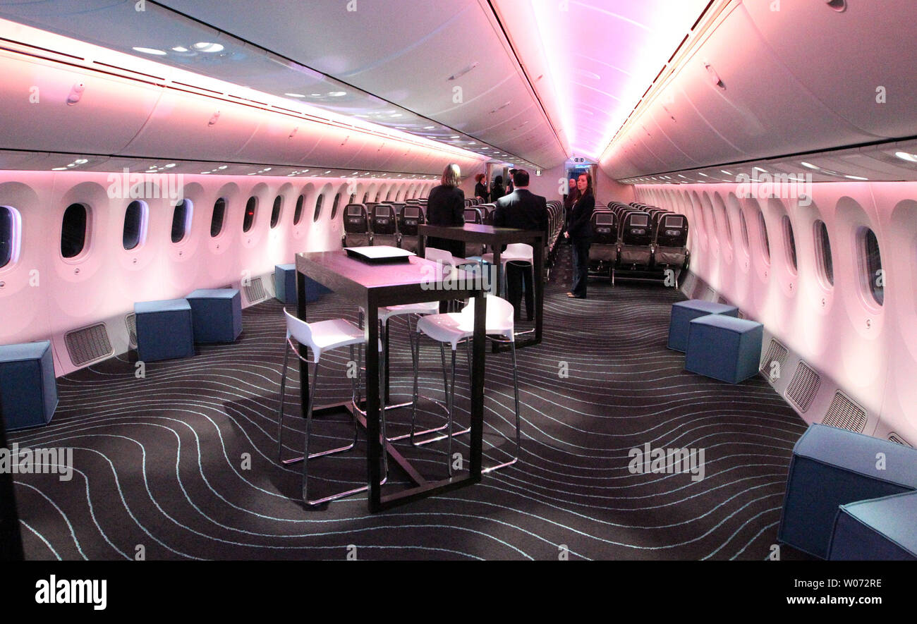 Boeing 787 dreamliner interior immagini e fotografie stock ad alta ...