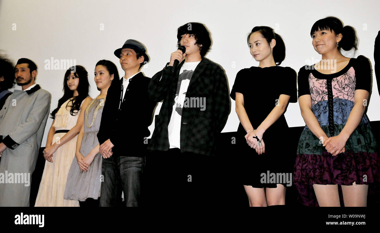 (L-R) attore Giapponese Kiyohiko Shibukawa, modello giapponese Eri Aoki, Konatsu Tanaka ...