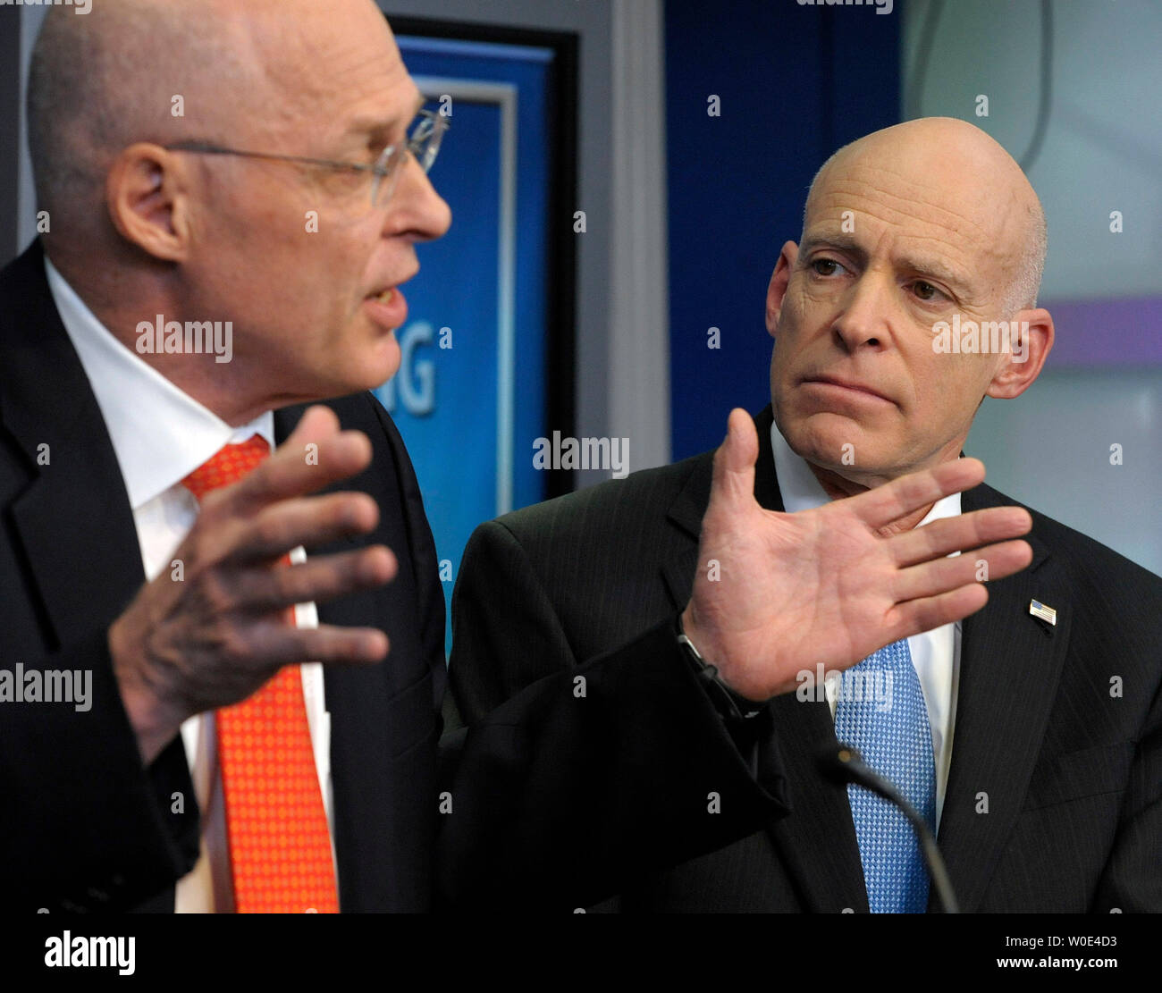 Segretario del Tesoro Henry Paulson (L) e Presidente del Consiglio dei ...