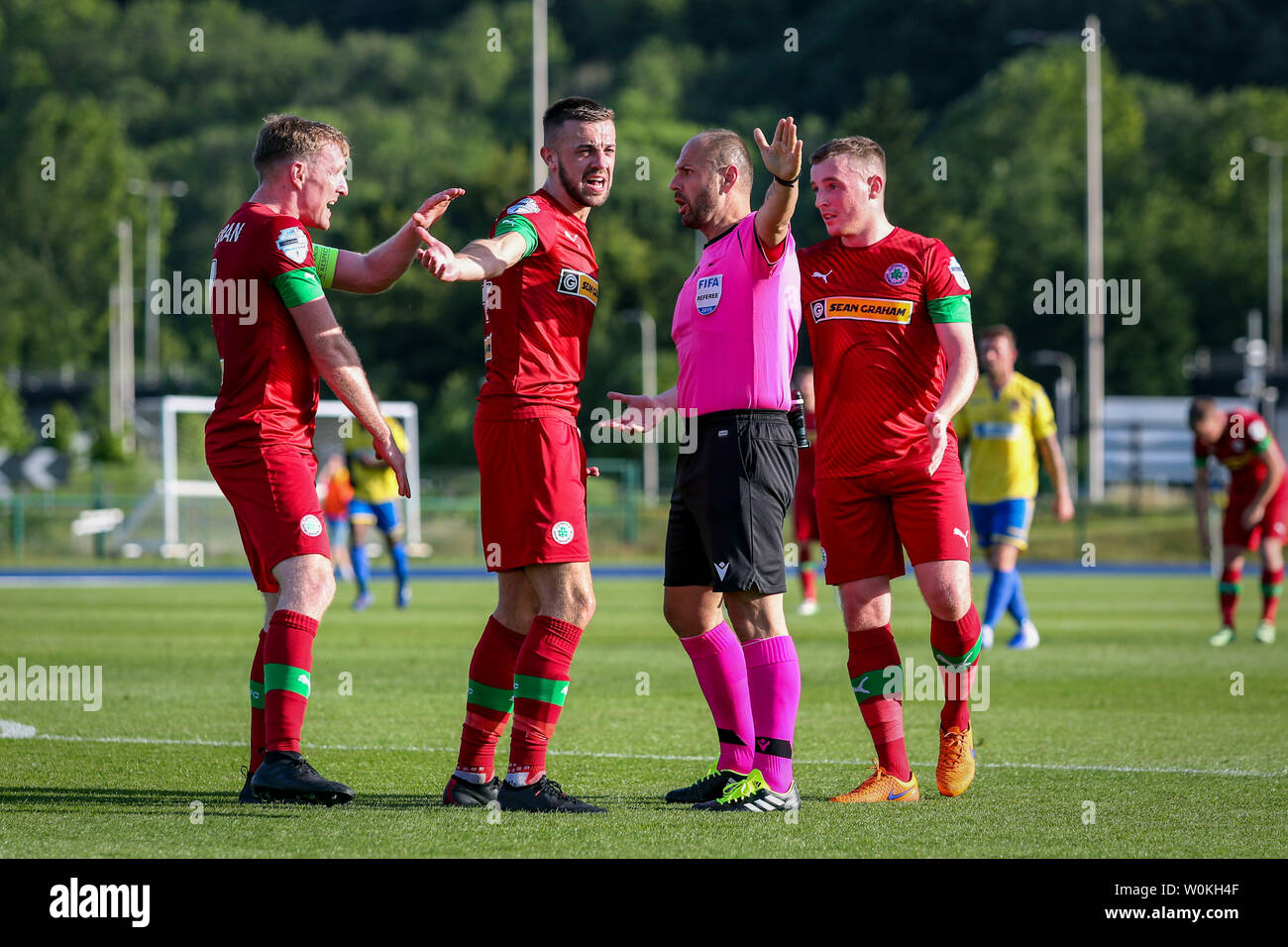 Calcio irlandese cliftonville immagini e fotografie stock ad alta ...