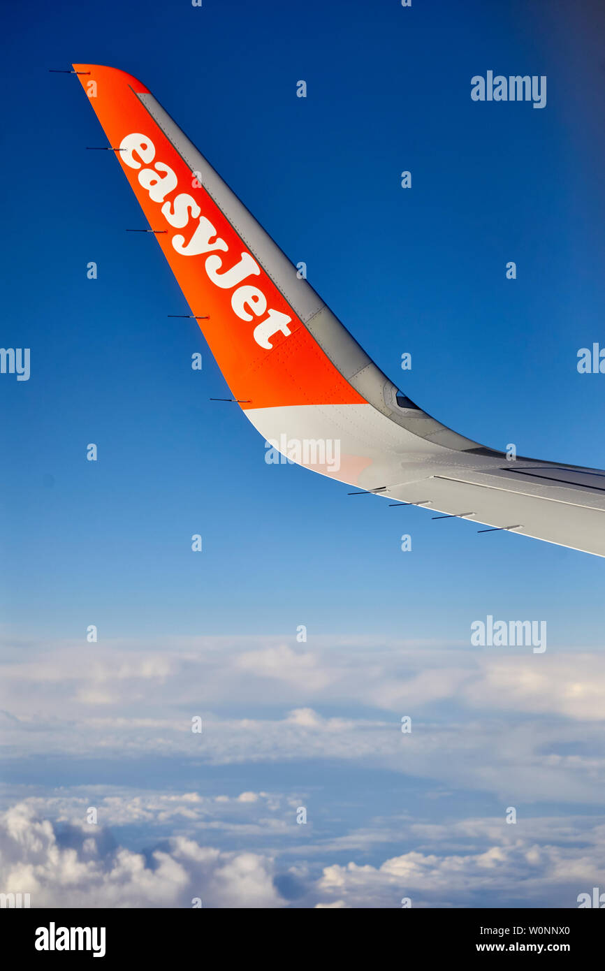 Logo easyjet immagini e fotografie stock ad alta risoluzione - Alamy