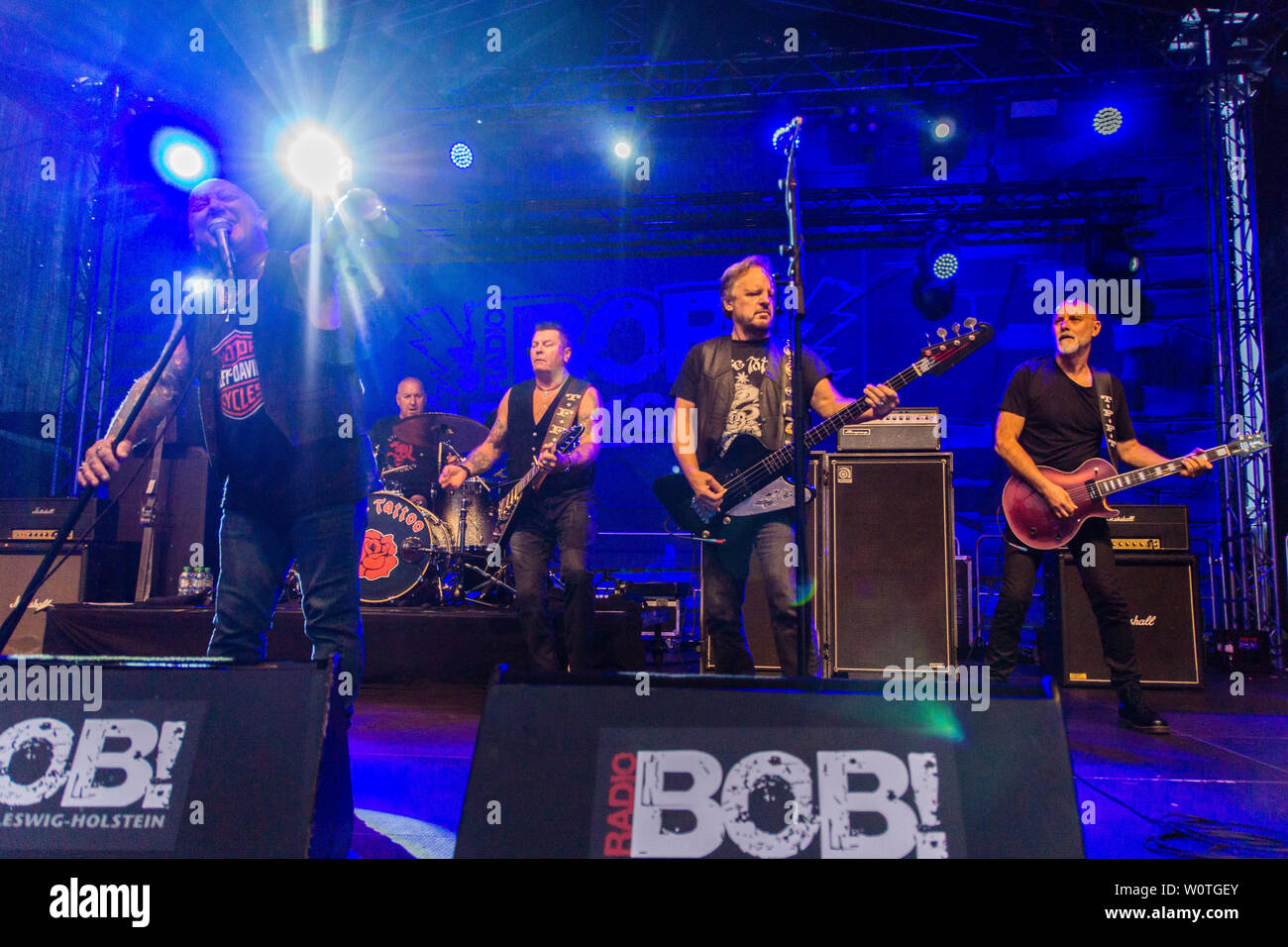 Rose tattoo band immagini e fotografie stock ad alta risoluzione - Alamy