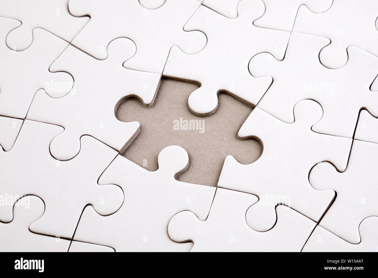 Completando il puzzle immagini e fotografie stock ad alta risoluzione ...