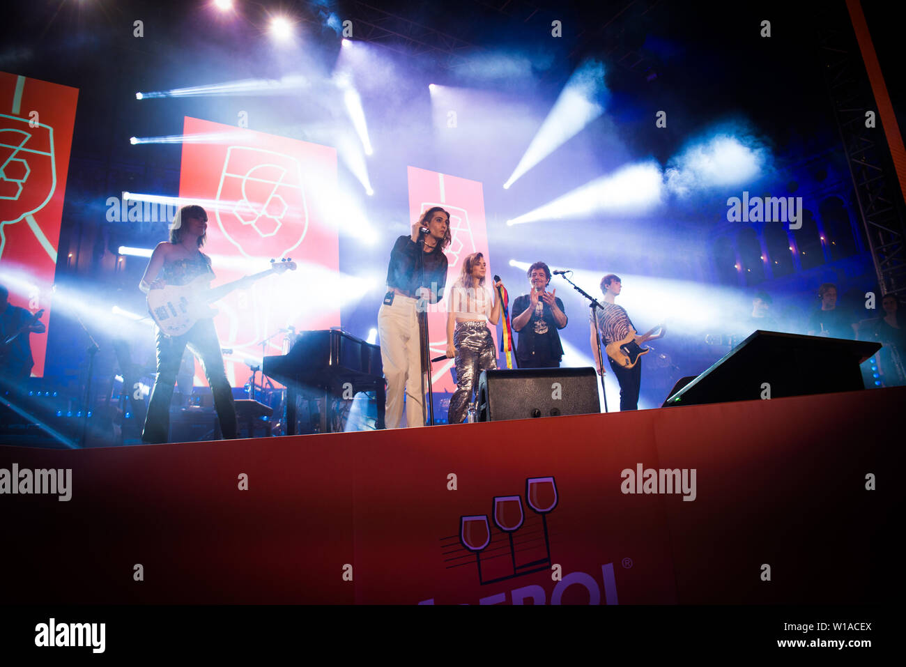 Aperol parte dei 100 anni @ piazza San Marco (VE) con Max Gazze ...