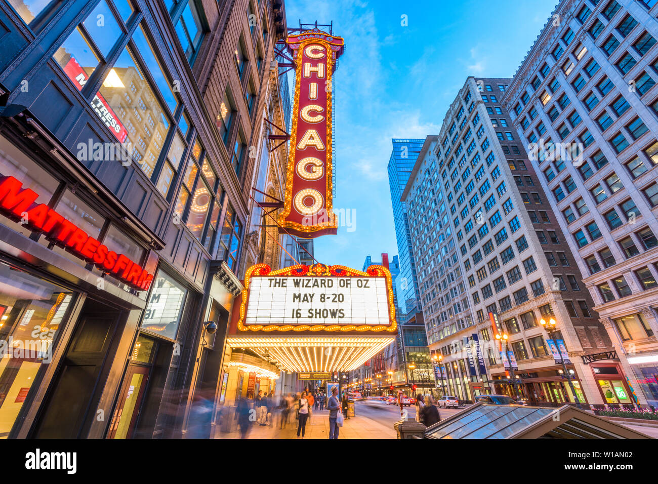 Chicago theatre street immagini e fotografie stock ad alta risoluzione ...