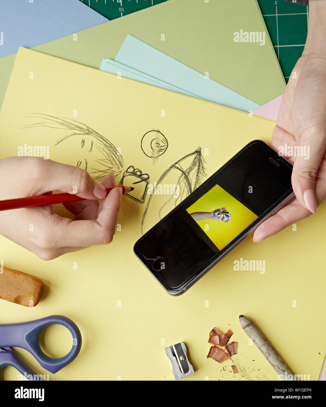 Arte a mano colorata immagini e fotografie stock ad alta risoluzione ...